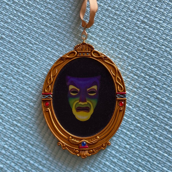 Disney | Holiday | Snow White Mirror | Poshmark